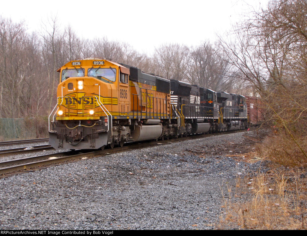 BNSF 8936, NS 2617, NS 7518